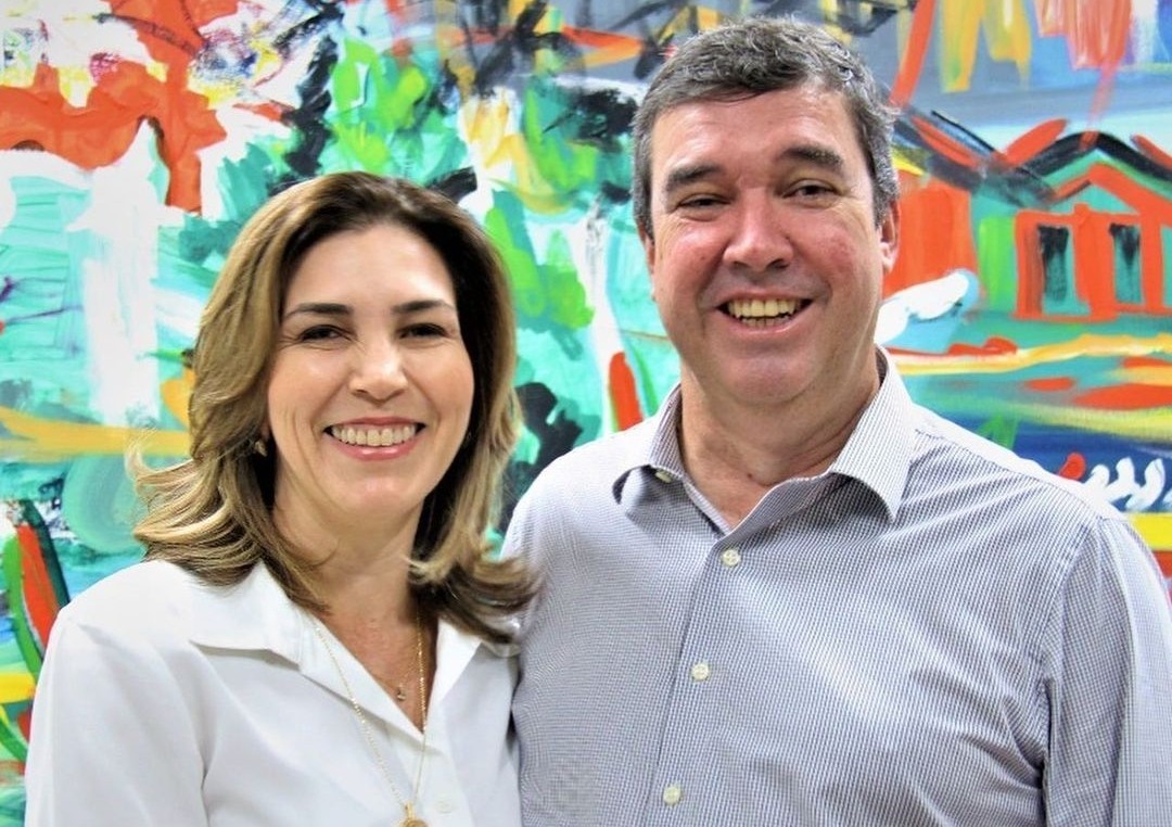 Futura primeira-dama assume controle e avisa sobre cirurgia de Riedel ...